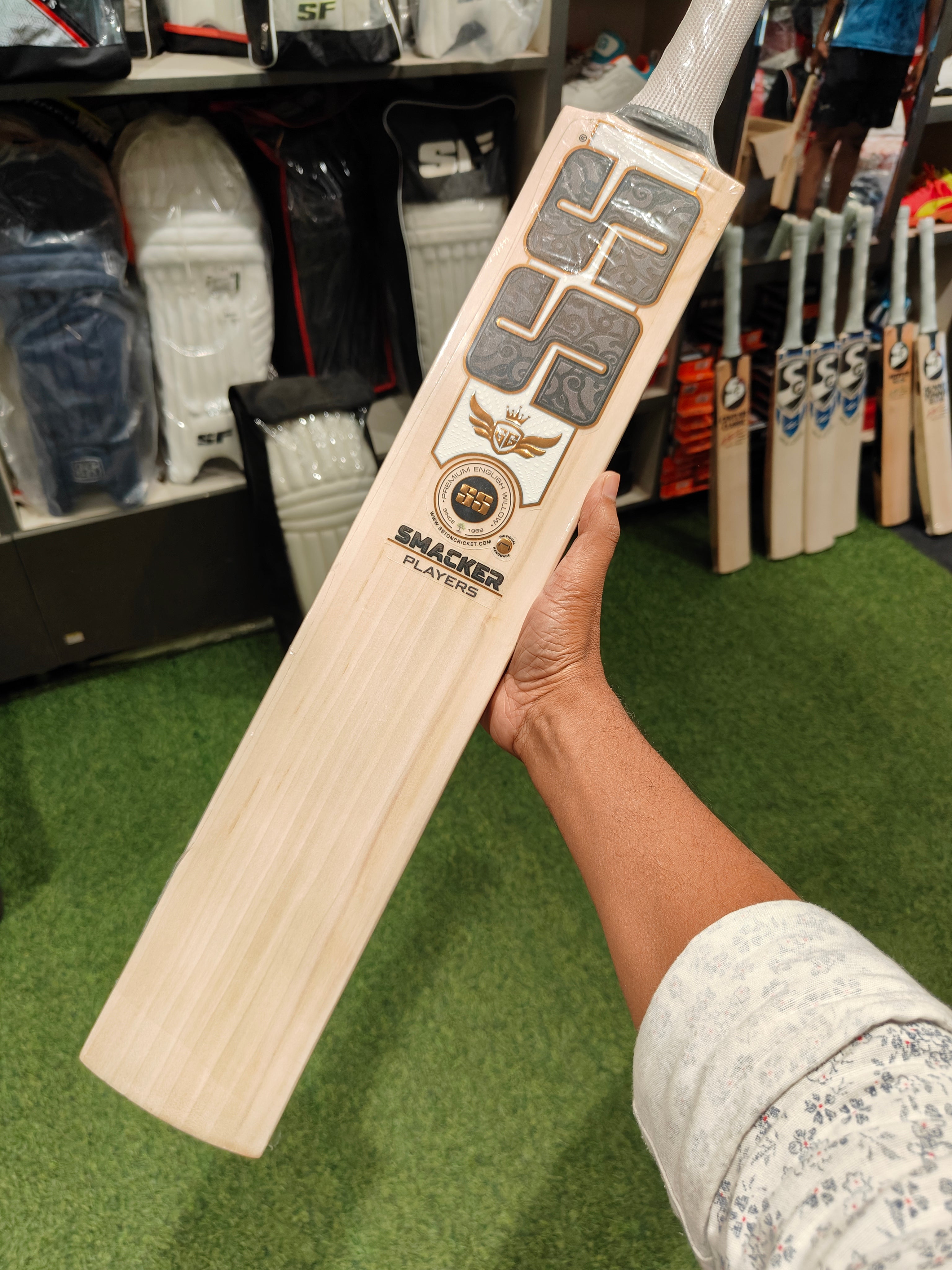 SS TON GG Smacker Players English Willow Cricket Bat